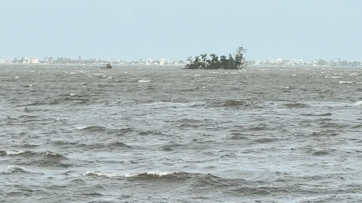 Hurricane Helene's Rainbands Bring Strong Winds to Sebastian, Fellsmere ...