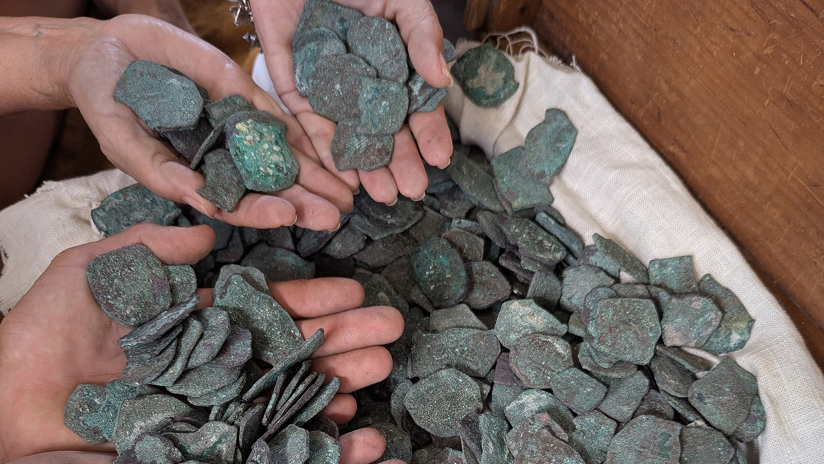 Salvage Crews Recover Over 1,000 Silver Coins From 1715 Spanish ...