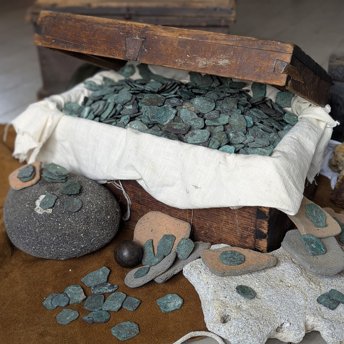 Salvage Crews Recover Over 1,000 Silver Coins From 1715 Spanish ...